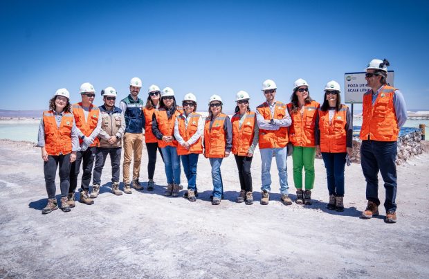 Autoridades supervisan proceso productivo de litio en Salar de Atacama - AMERICA MINERA ...